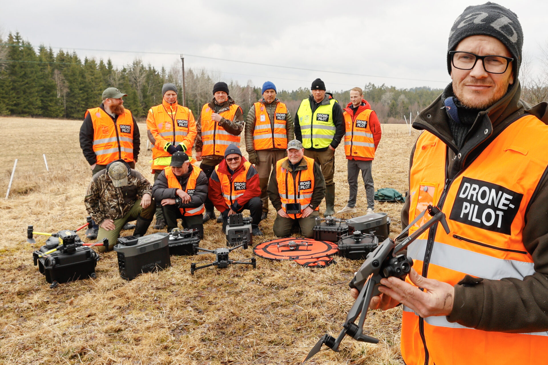 Se ekspertenes metode og hvordan de bruker dronen til å finne rådyrene ...